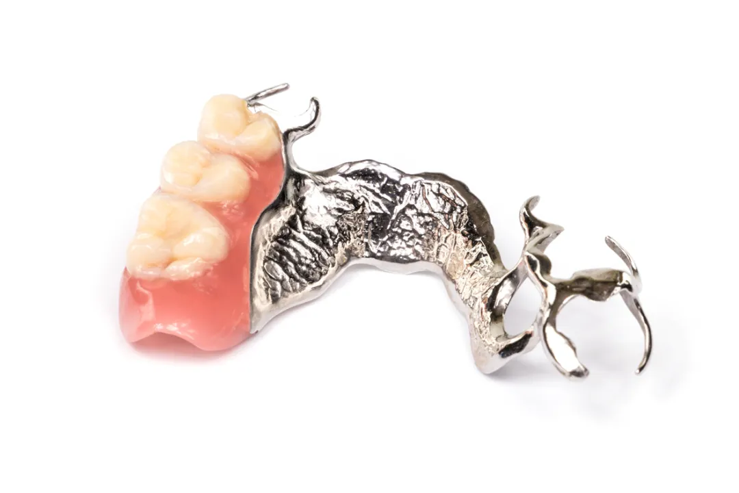 Esquelético. Prótesis parcial removible - Dentisalut